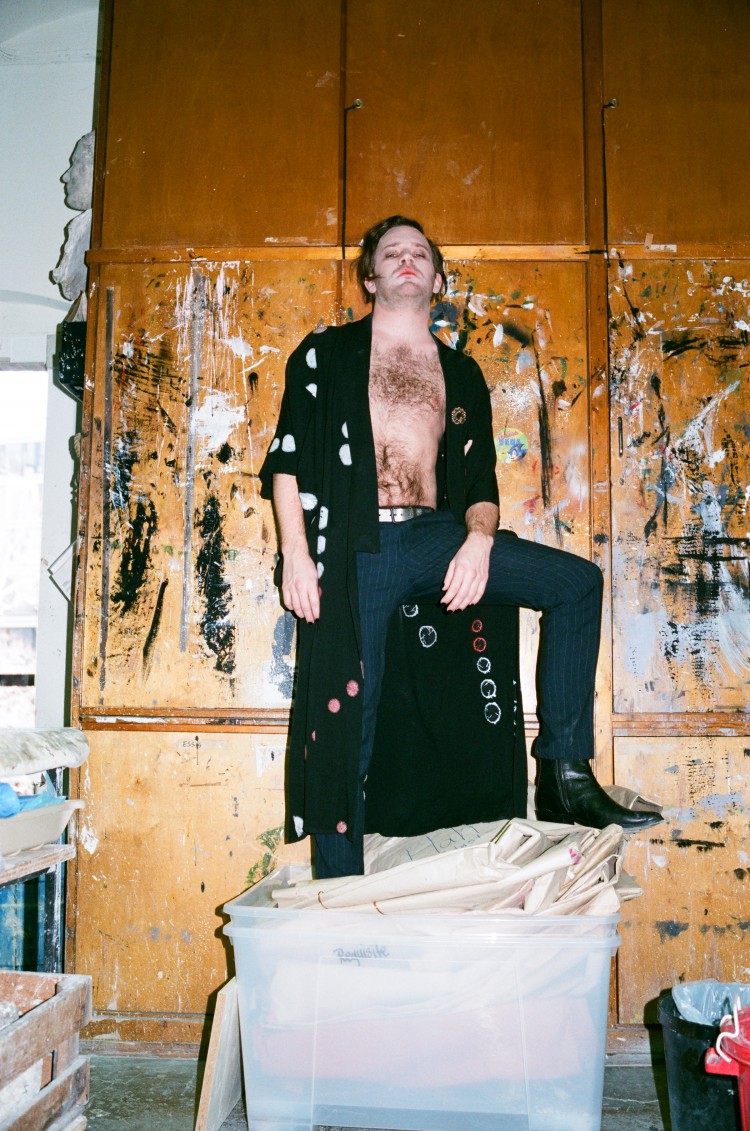 Nico Holonics | berliner-ensemble